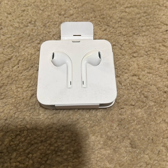 Apple | Cell Phones & Accessories | Apple White Earpods Wired | Poshmark